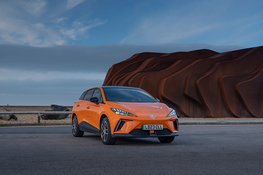 MG 4 gets more powerful Extended Range model - Sgcarmart