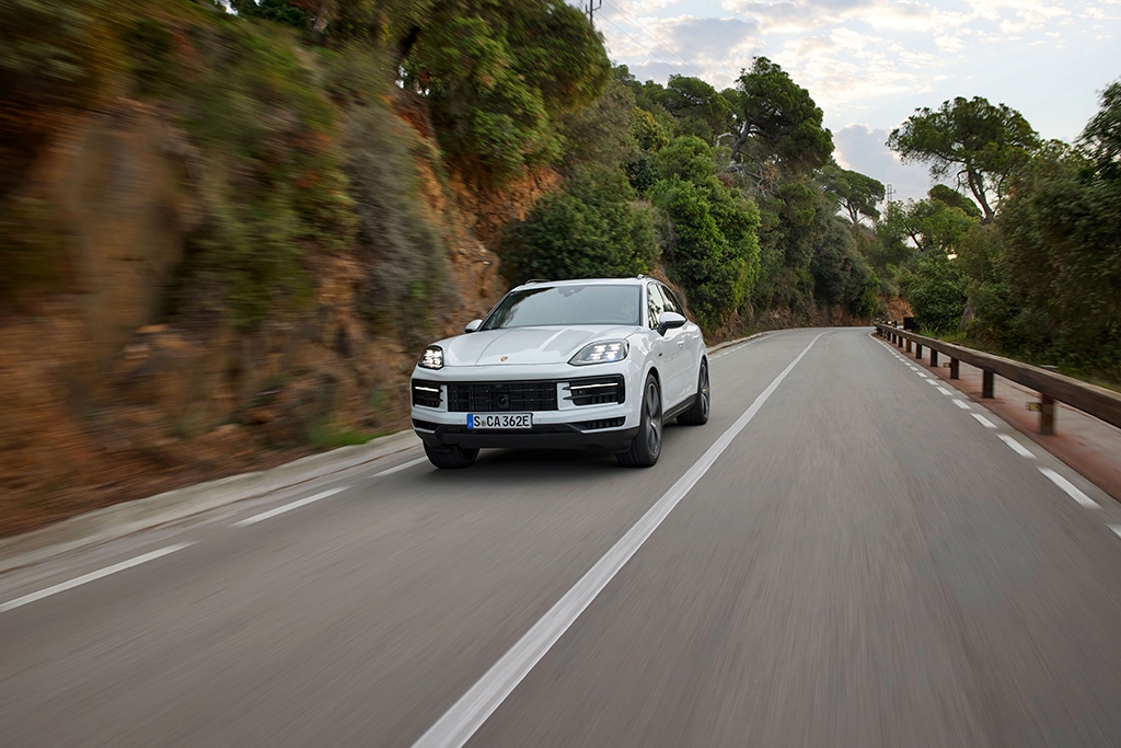 Porsche opens new customer service hubs in Europe - Sgcarmart