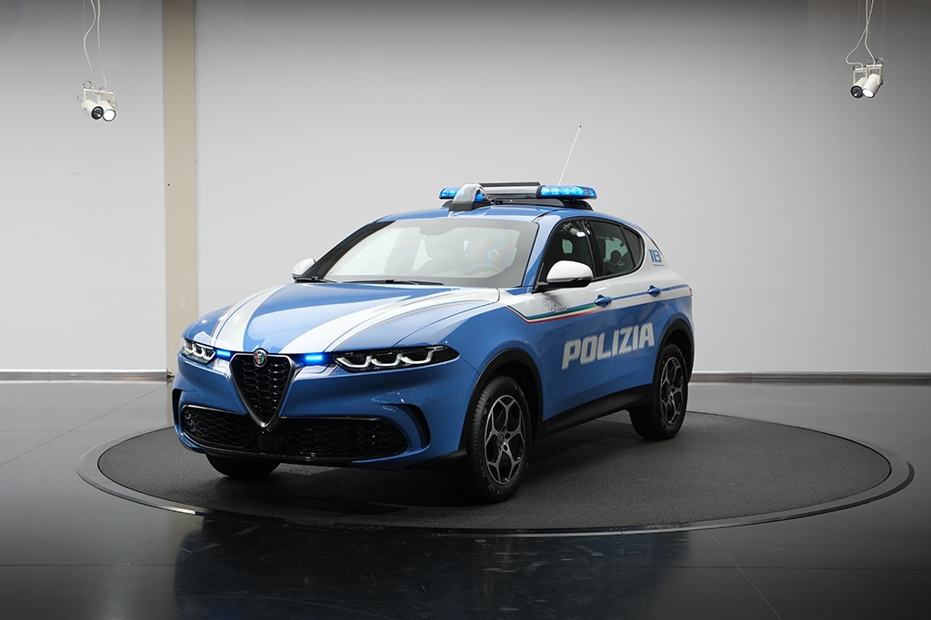 Italy's latest Tonale police car is quite the looker - Sgcarmart