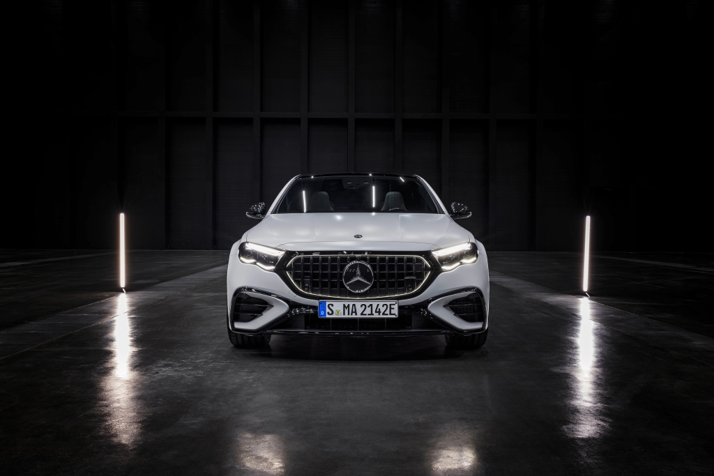 Mercedes-AMG unveils new plug-in hybrid E53 - Sgcarmart