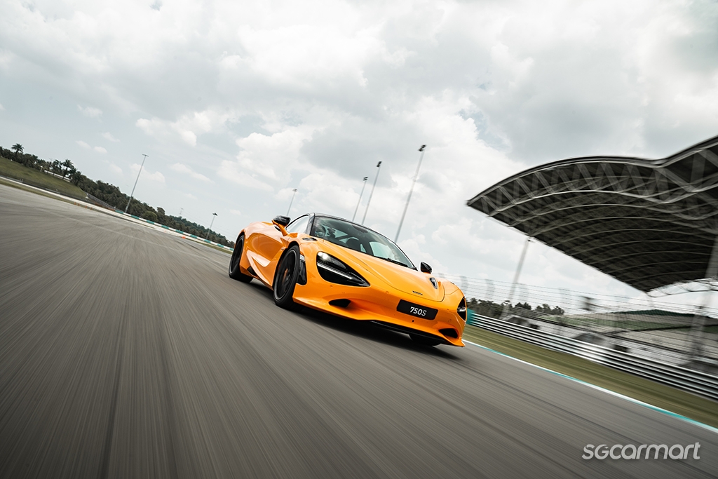 Blazing-fast laps around Sepang Circuit with the 750S - Sgcarmart