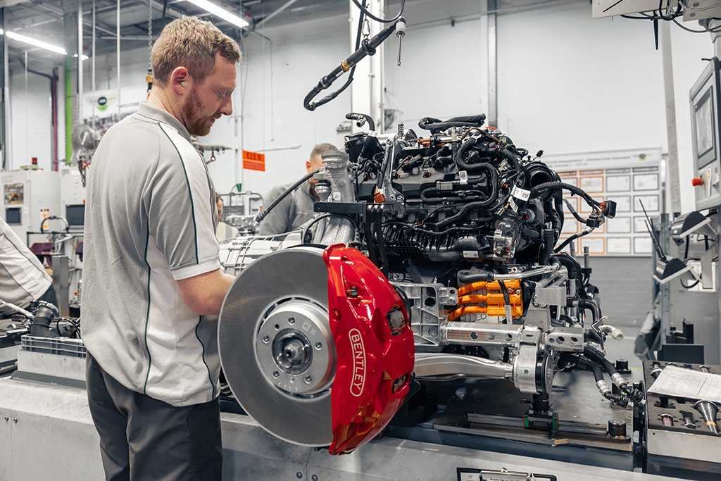 Bentley reveals electrified V8 successor to its W12 engine - Sgcarmart