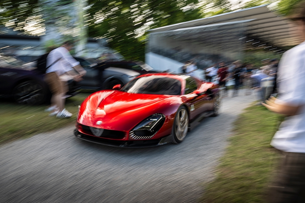 Alfa Romeo 33 Stradale nets design award - Sgcarmart