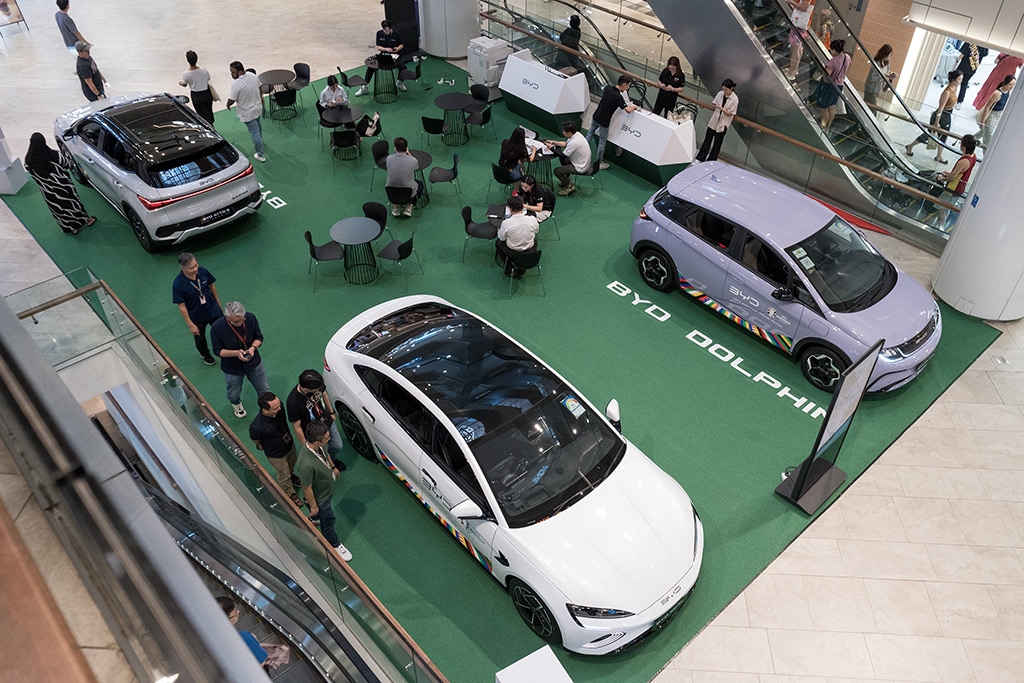 BYD electrifies Century Square with exclusive roadshow deals - Sgcarmart