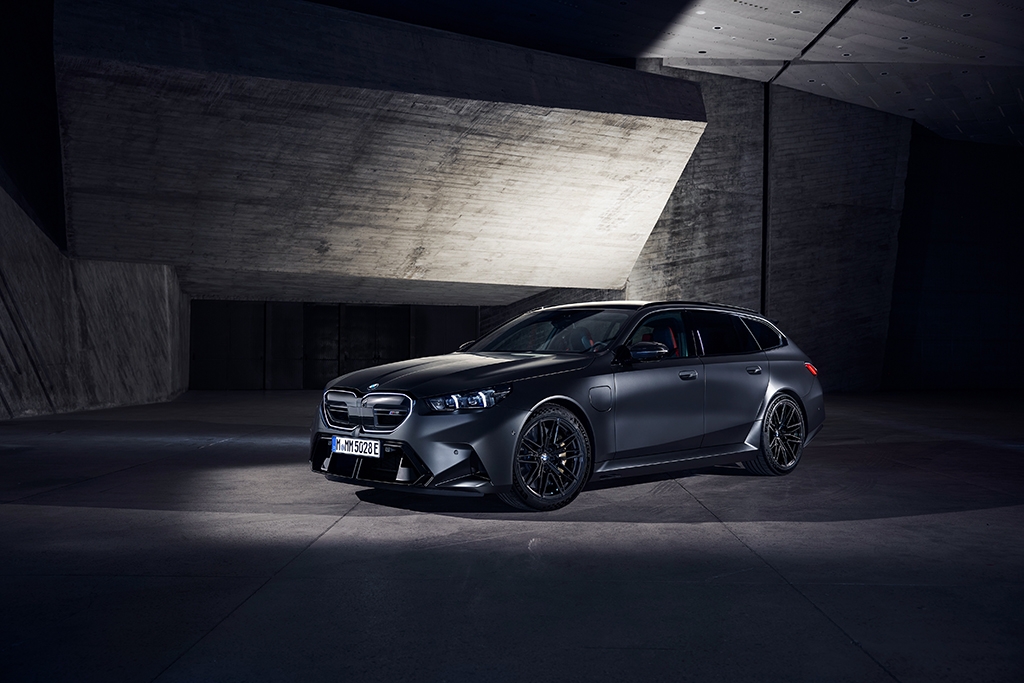BMW reveals new M5 Touring - Sgcarmart