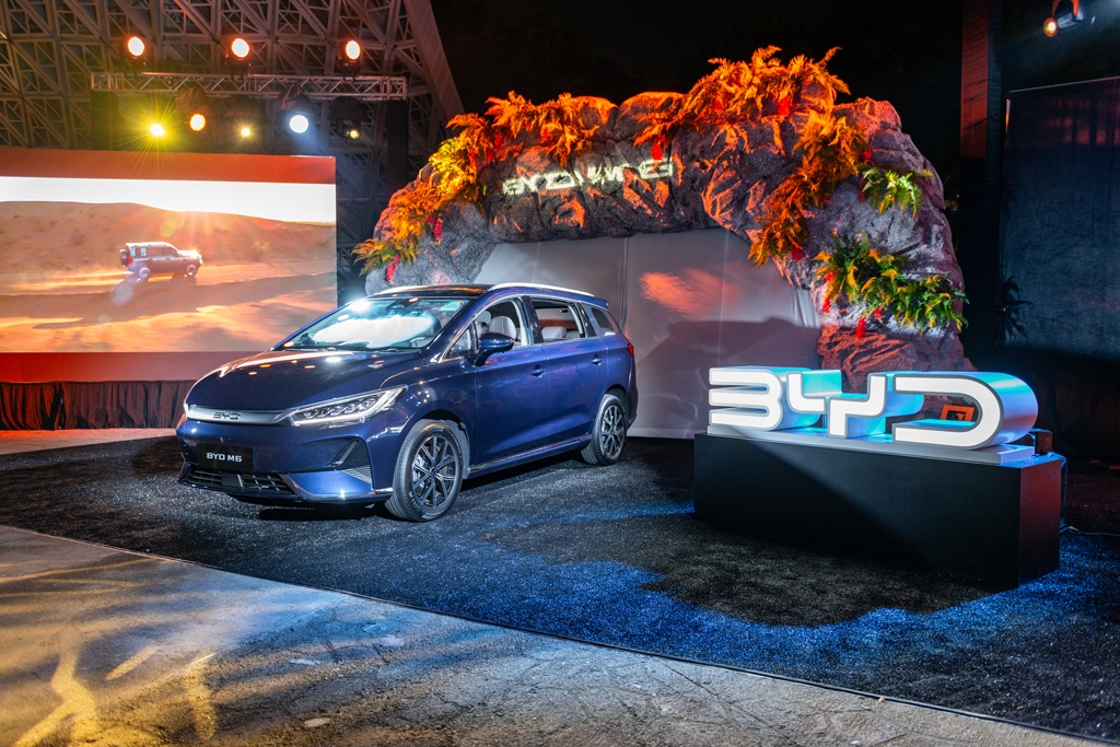 BYD M6 MPV officially launched in Singapore - Sgcarmart