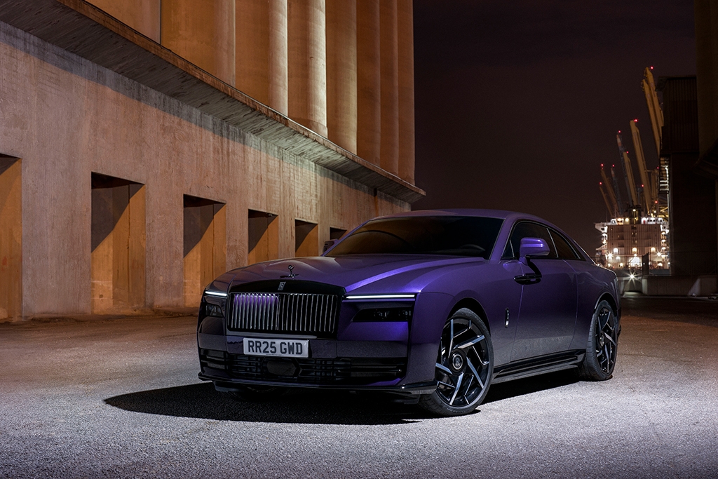 Rolls-Royce unveils the Black Badge Spectre - Sgcarmart