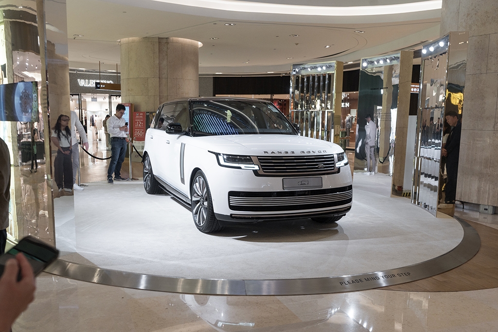 Range Rover hosts special showcase at ION Orchard - Sgcarmart