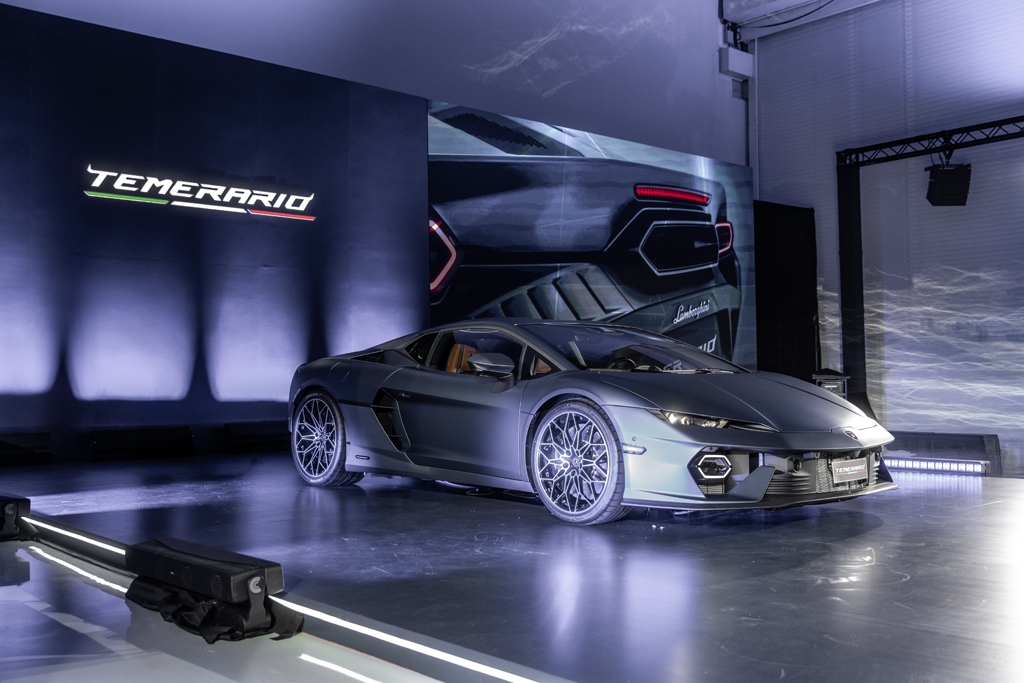 Lamborghini's latest V8 hybrid supercar arrives in Singapore - Sgcarmart